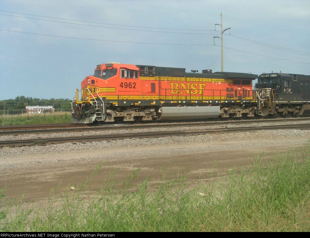 BNSF 4962